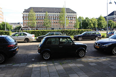 One Year in Amsterdam: kleine auto