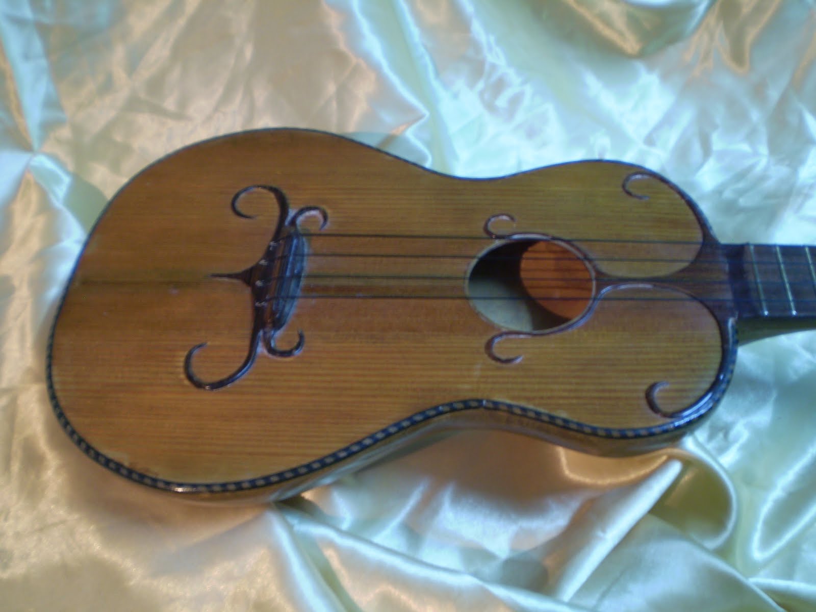 Luthería América en Cuerdas: Cuatro venezolano 'Cuatro de Leila'