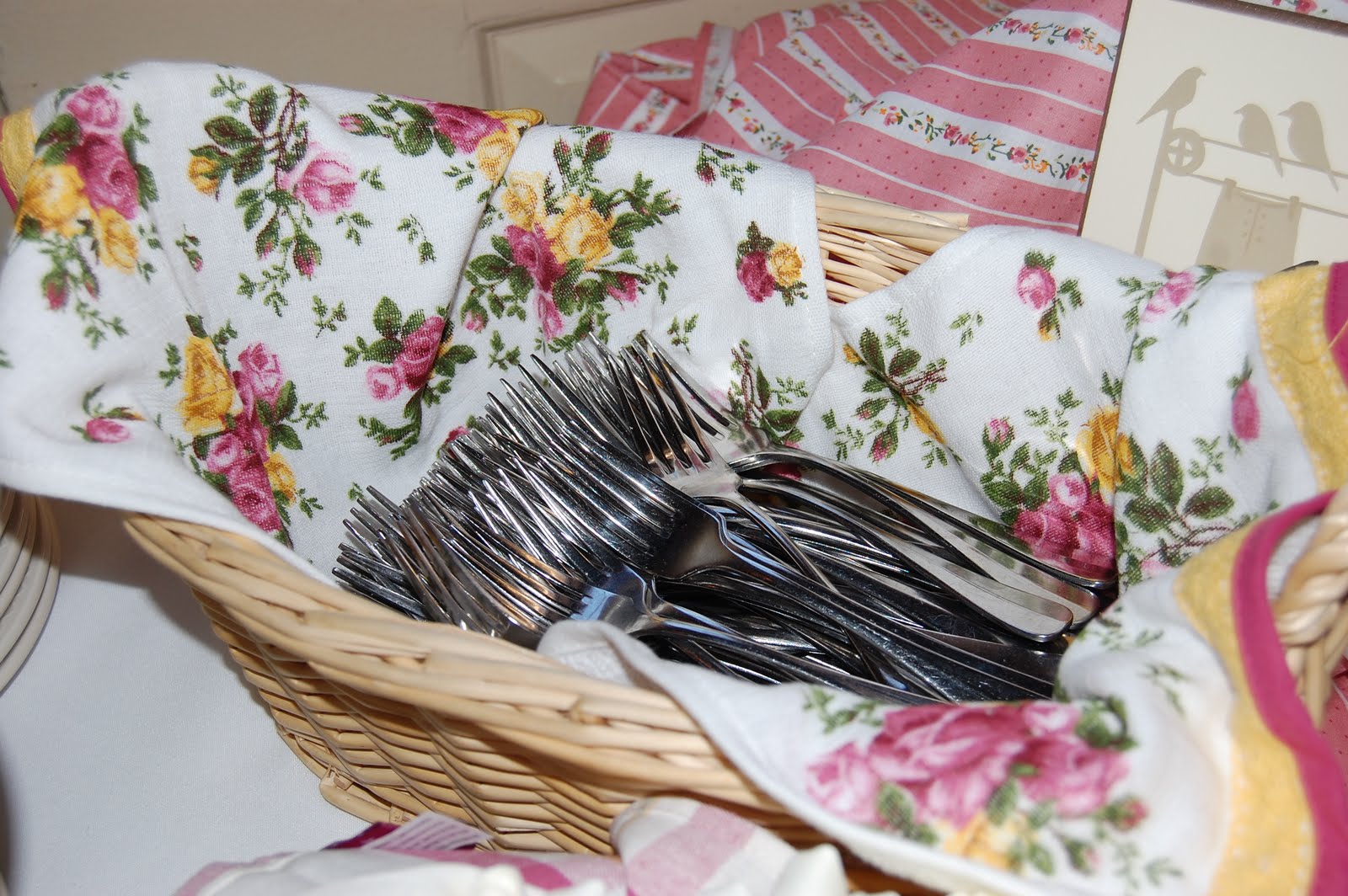 Travel World: Food and Decor from the 20s, 40s, 60s, 80s and Today