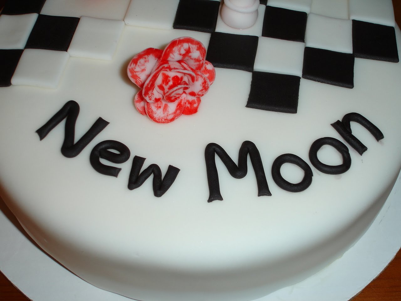 YUM! Cakes by Beth: New Moon Cake