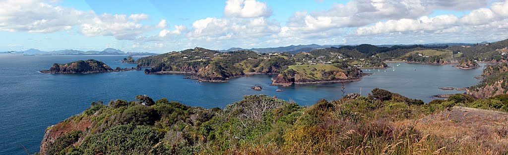 WADE T DOAK'S BLOG: TUTUKAKA LIGHTHOUSE PANORAMA