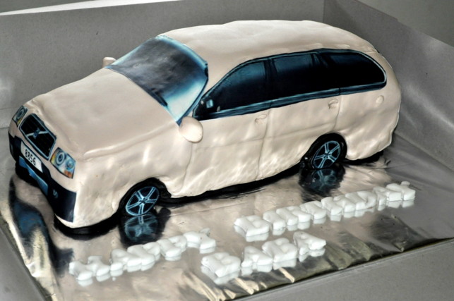 Izah's Kitchen: Volvo Birthday Cake