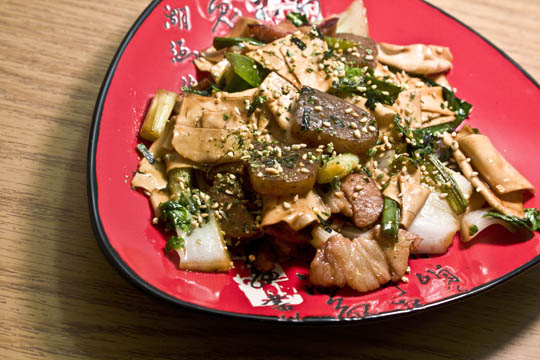 In College & Actually Cook: Pork, Konnyaku, & Flour Slice Stir-Fry