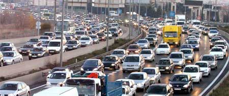 Coche y viajes: Consejos para conducir en un atasco
