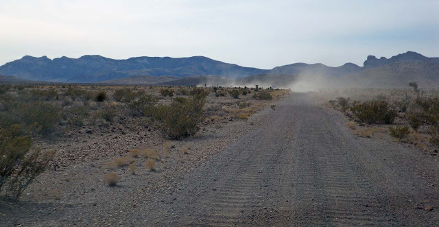 Adventures of Kim and Sam: Rockhounding Round Mountain!