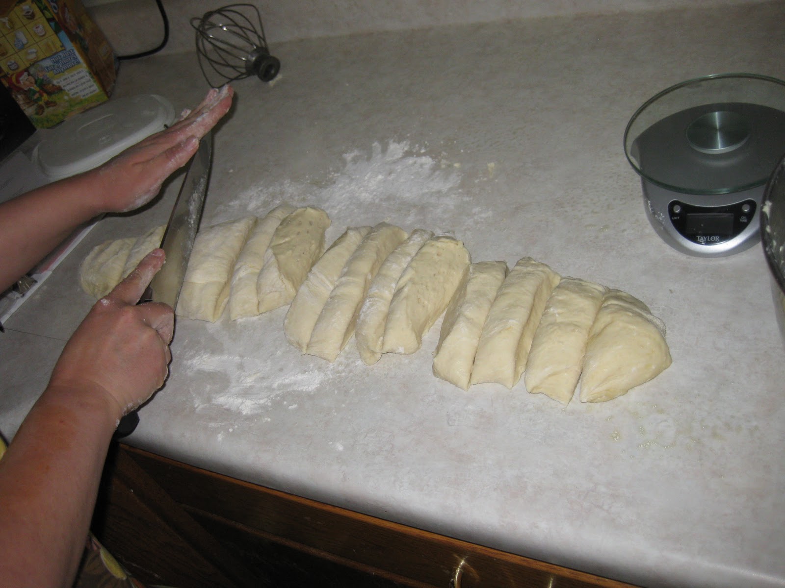 Cooking With My Food Storage: Rolls-How to make beautiful rolls