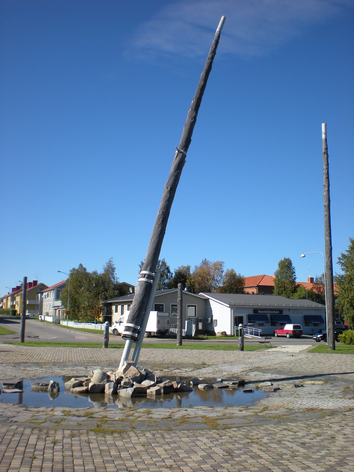 Skånegrabben: Soluret i Pajala (Nordkapsresan)