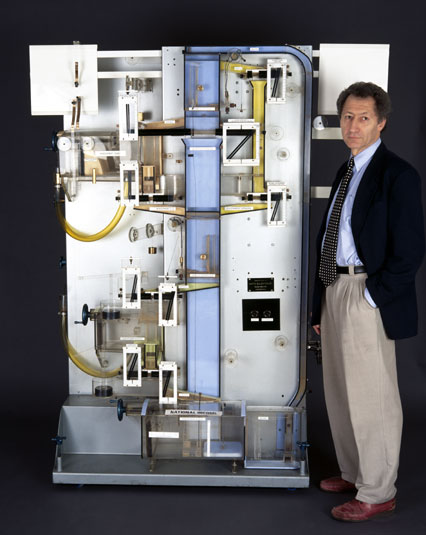 Spot of Economics: No 7: Phillips Machine