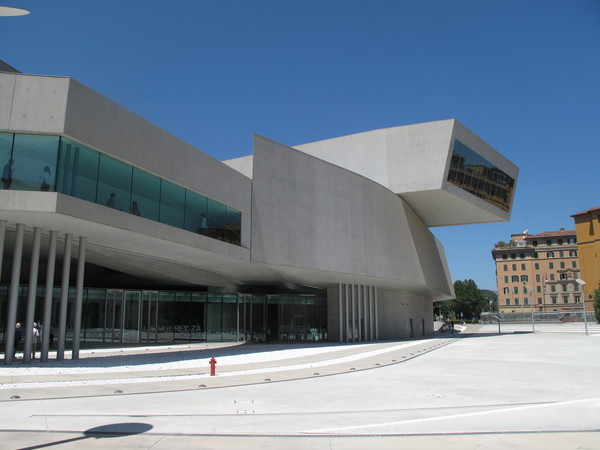 AU DELA DES RÊVES: ARCHITECTURE : OUVERTURE DU MAXXI DE ROME
