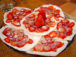 Tapioca com Morango e Leite Condensado