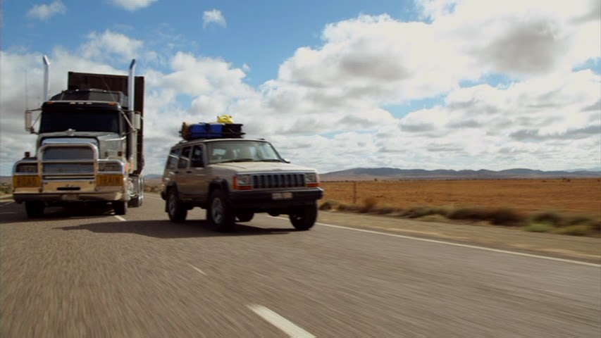 Cool Ass Cinema: The Dis List: Road Kill (2010) review