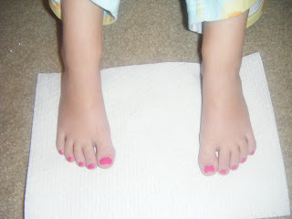 Pretty much the coolest family EVER: Painted toes!!