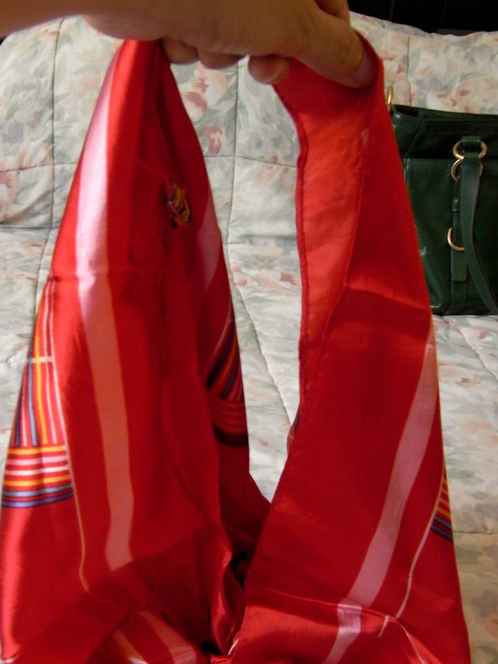 BY BEADED STORY: Turn your scarf into a BAG