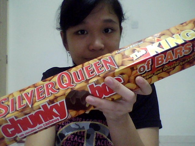 Josephina Venessa: 1 KG OF SILVERQUEEN CHUCKY BAR
