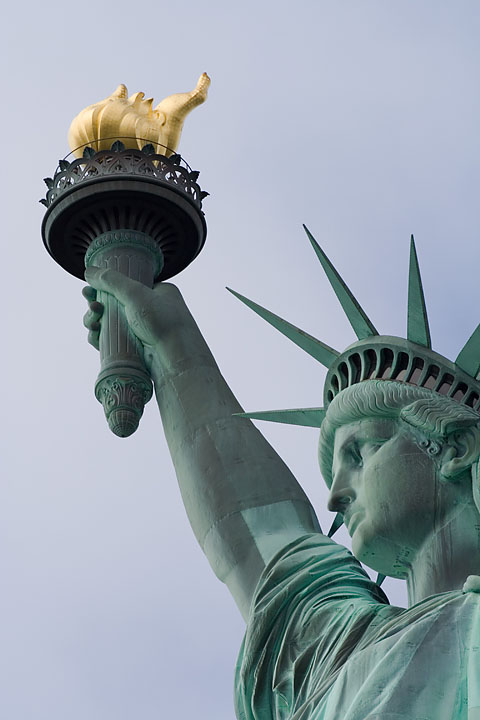 nysobukyfi: statue of liberty torch hand