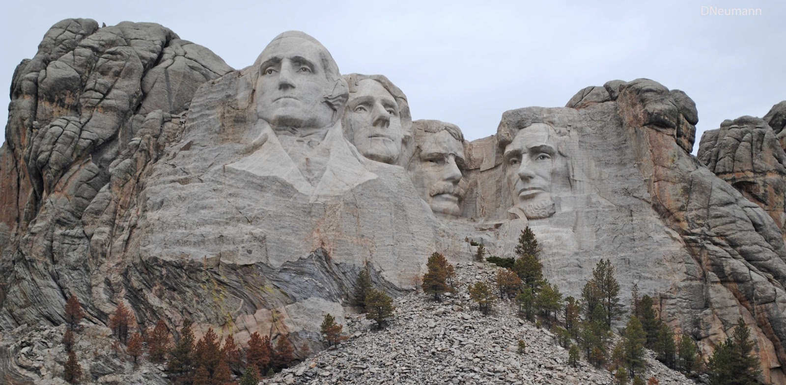 Around Dusty Roads: Mount Rushmore National Monument