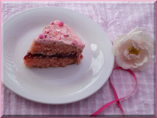 Rosie Bakes A 'Peace' of Cake: Think Pink Sponge Cake