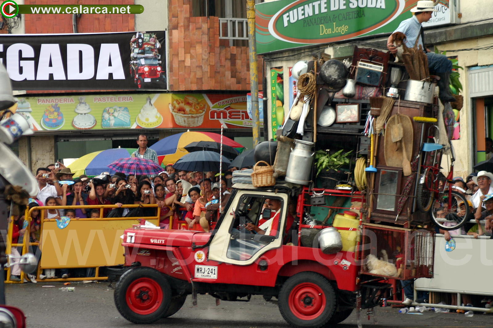 ACTUALIDAD CALARQUEÑA: DESFILE DEL YIPAO - XXVIII REINADO NACIONAL DEL CAFÉ