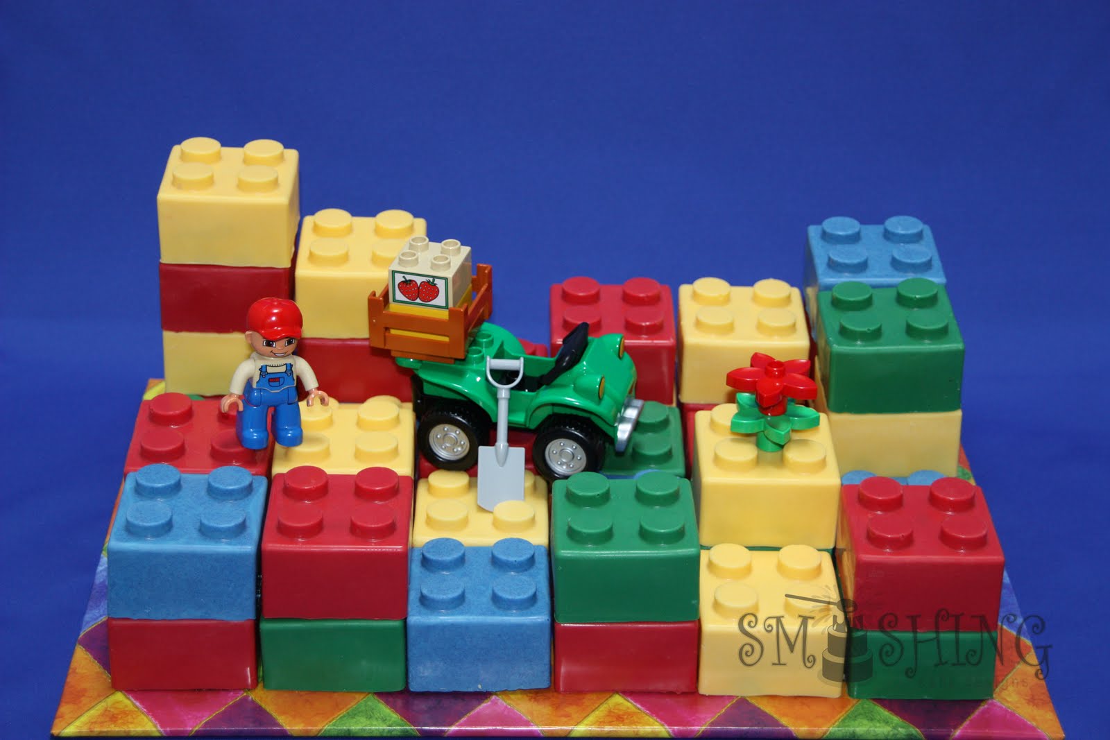 Smashing Cake Designs: Mega Blocks