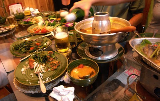 Thai Table Etiquette Serving Food And Eating Thai Recipes thai-table-etiquette-serving-food-and-eating-thai-recipes
