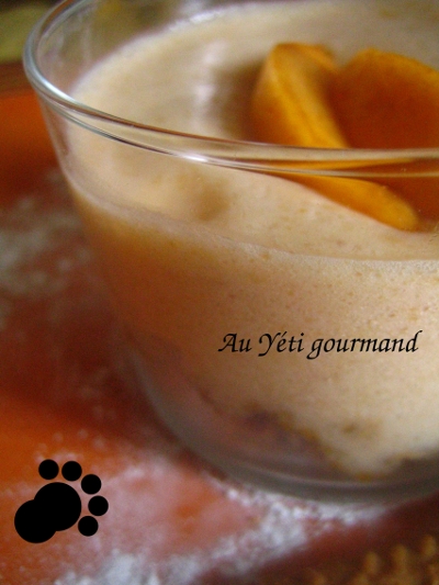 Au Yéti gourmand: Mousse légère à la pêche caramélisée et spéculos