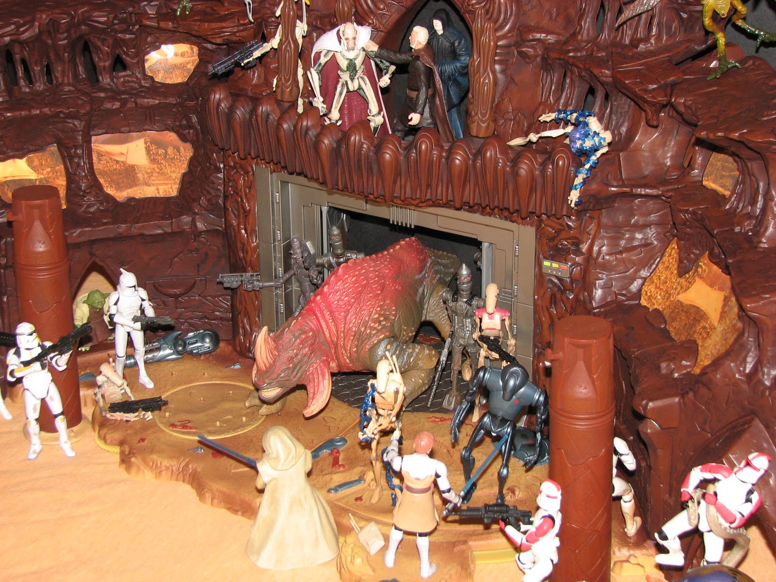 AJV's Collections Local: Star Wars Playsets: Geonosis Battle Arena
