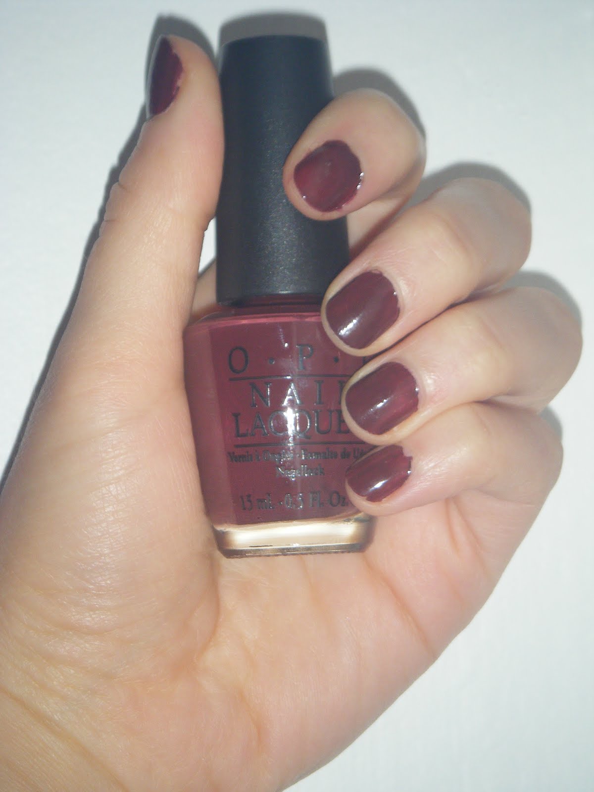Journal d'une beauty paresseuse: J'ai trouvé le parfait vernis rouge foncé