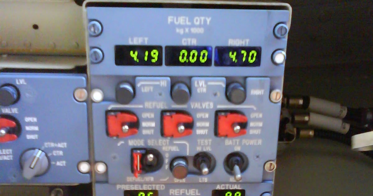 Flying China Man: A320 Fueling Panel