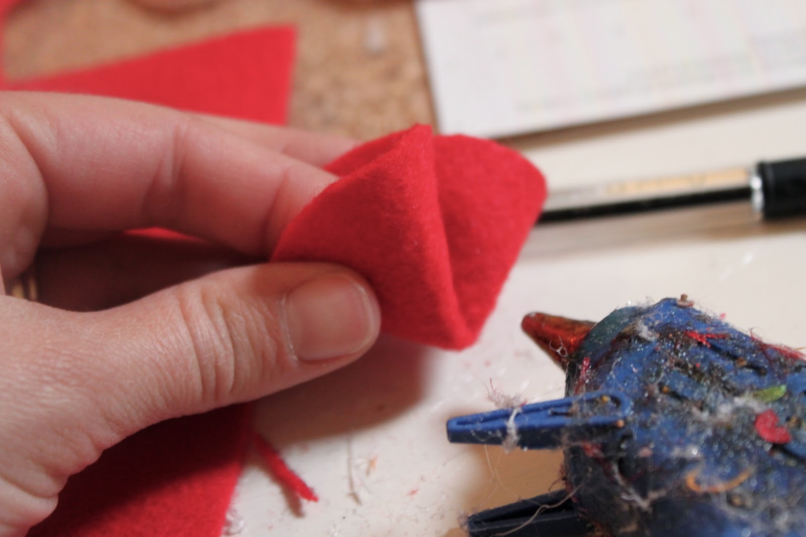 Crafty Texas Girls: How a Texas girl makes Felt Flower Pins