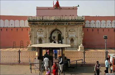 Amaze Pics & Vids: Rat Temple "Karni Mata" - Rajasthan, India...
