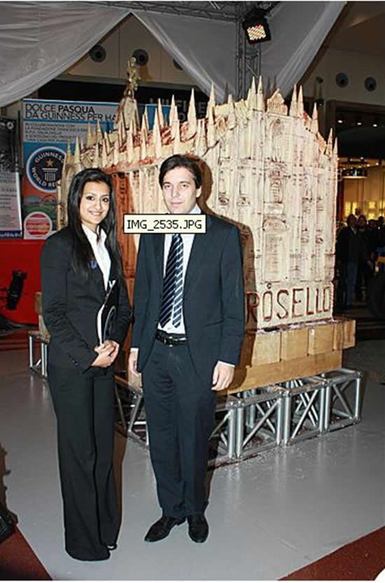 Amaze Pics & Vids: World’s Largest Chocolate Sculpture - Amazing Photos...