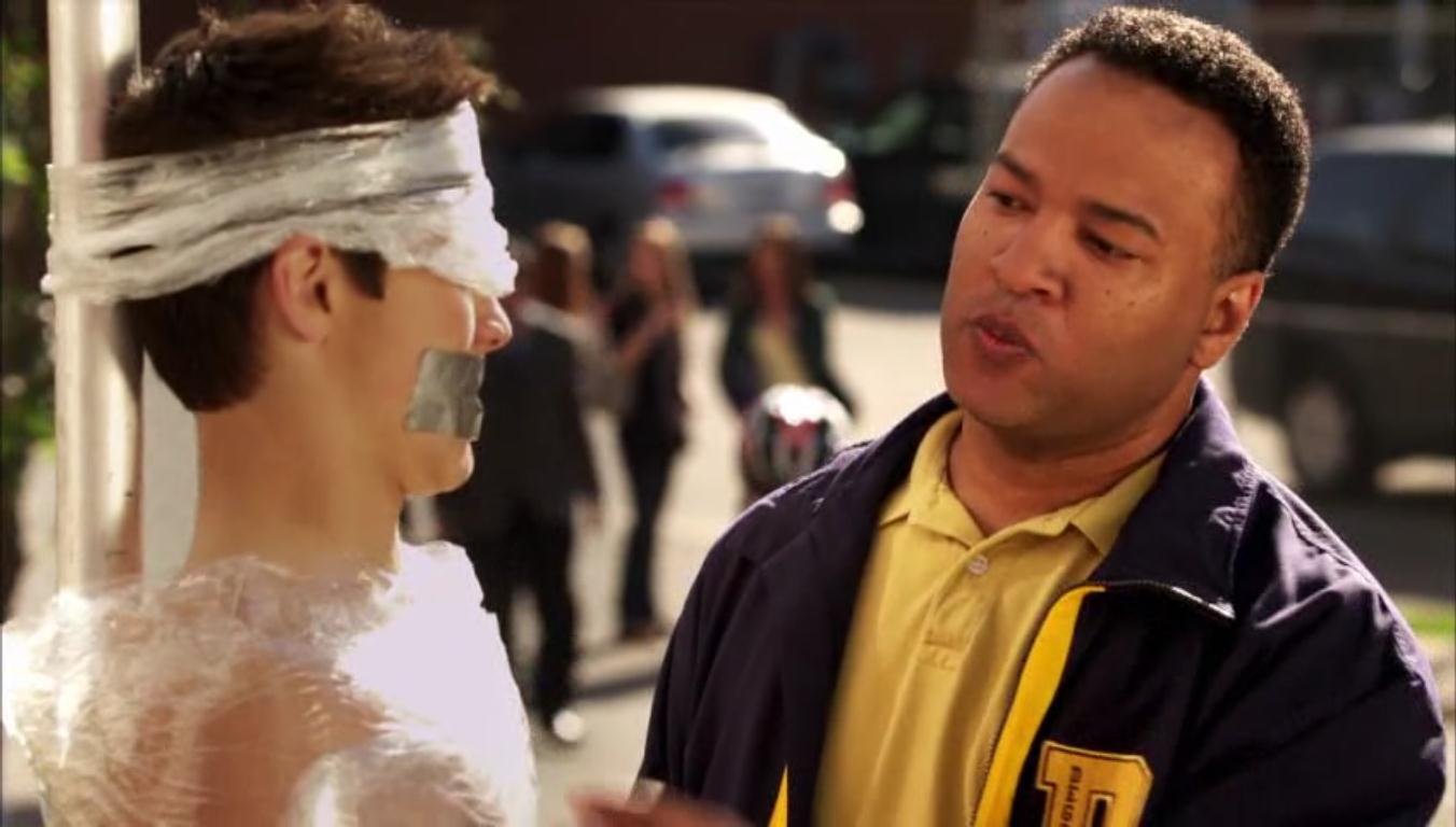 Bound Guys On TV: Drew Torres - Gegrassi High S10 E6