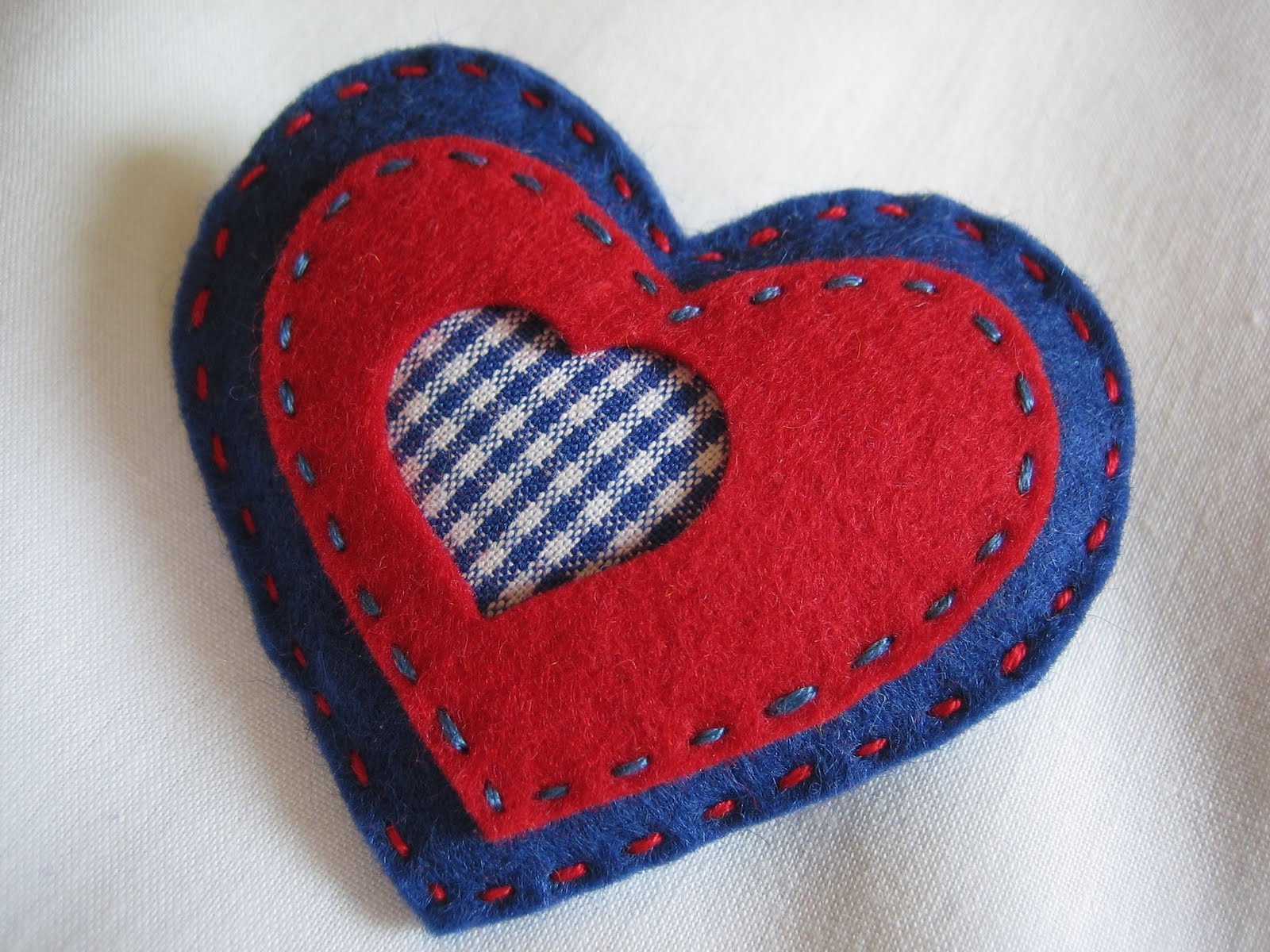 alidei: corazones de fieltro / felt hearts