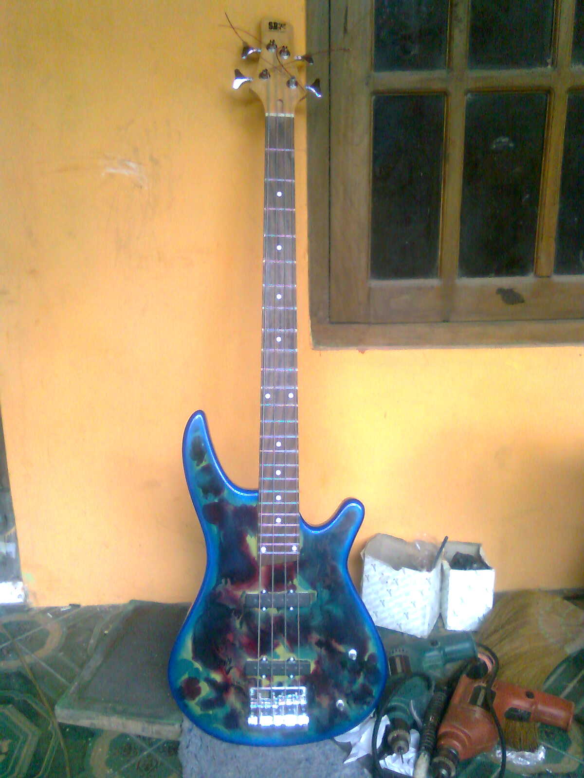 tempat pesan gitar murah berkualitas: pesan gitar (bass)