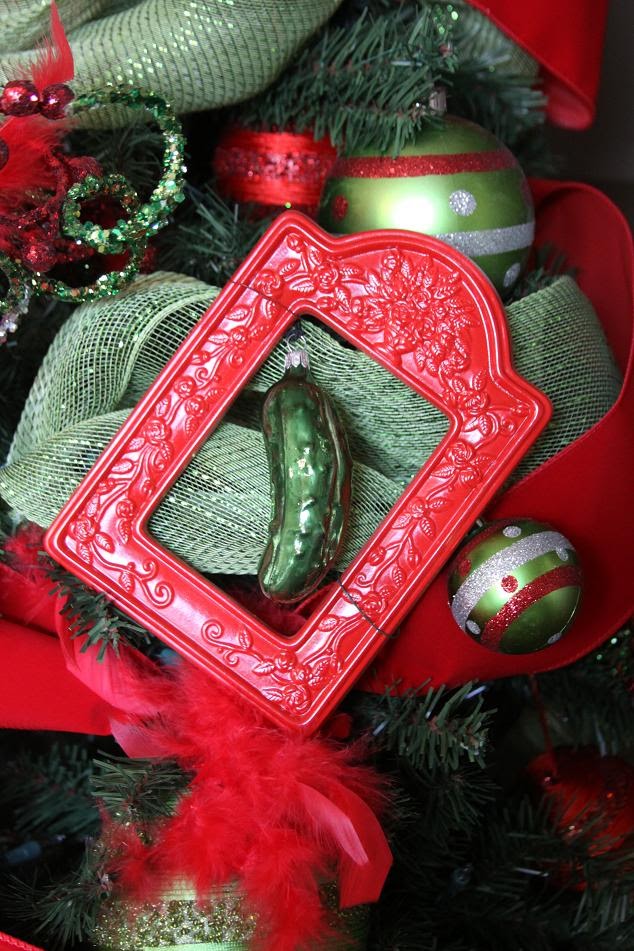 messy craft table: How to make YOUR Christmas tree AWESOME!!