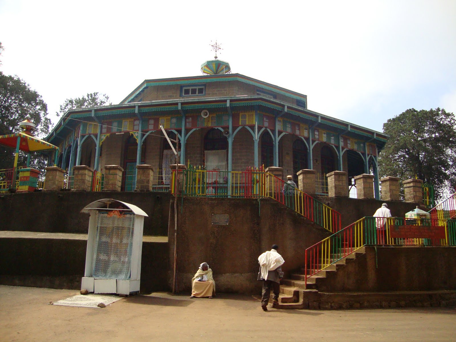 The Wanderer: King Menelik, palace and church