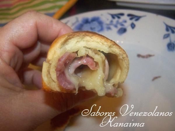 Sabores Venezolanos: Cachitos de jamón y queso