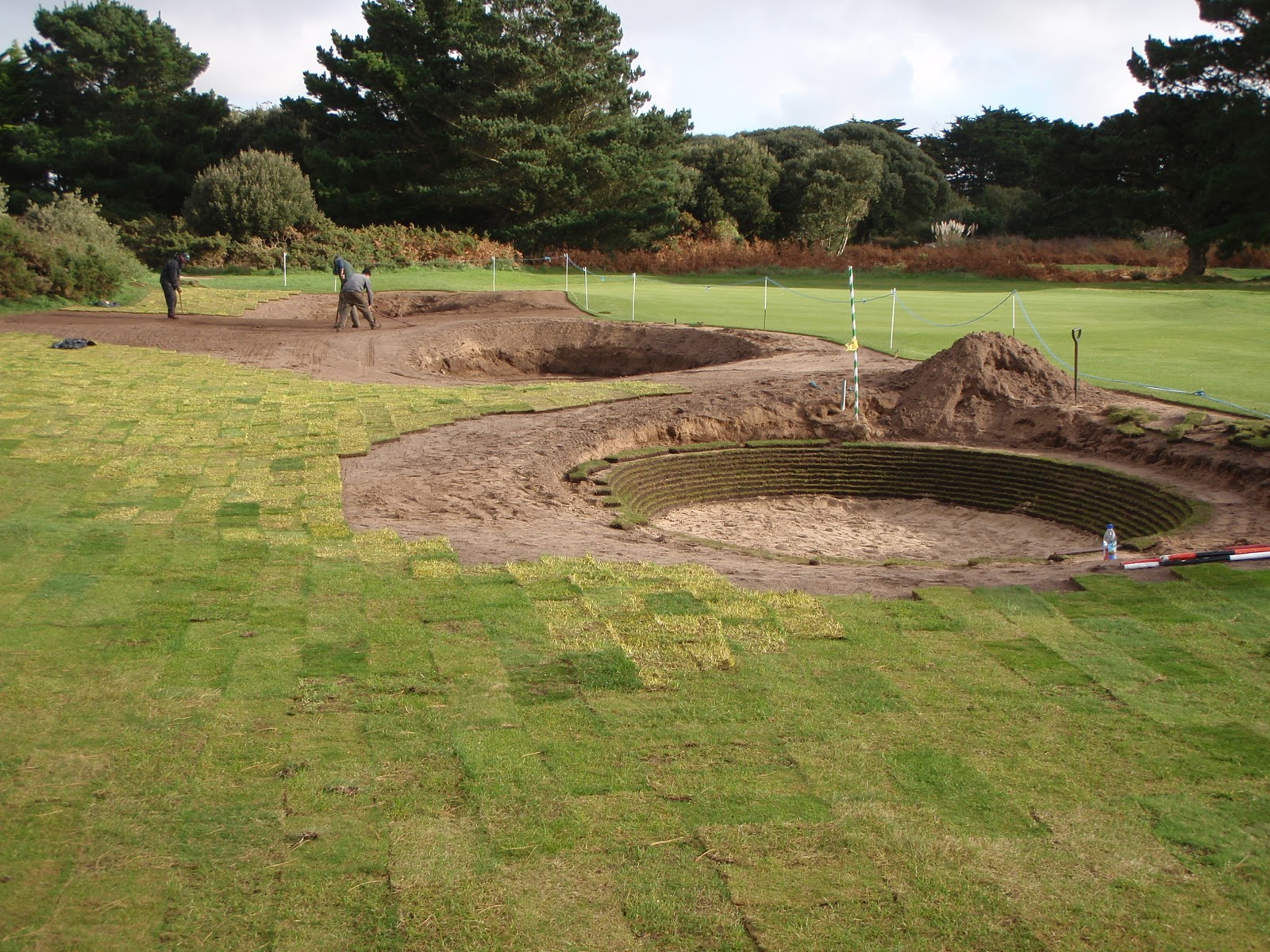 La Moye Golf Club: 5th Green Bunkering Pt 6