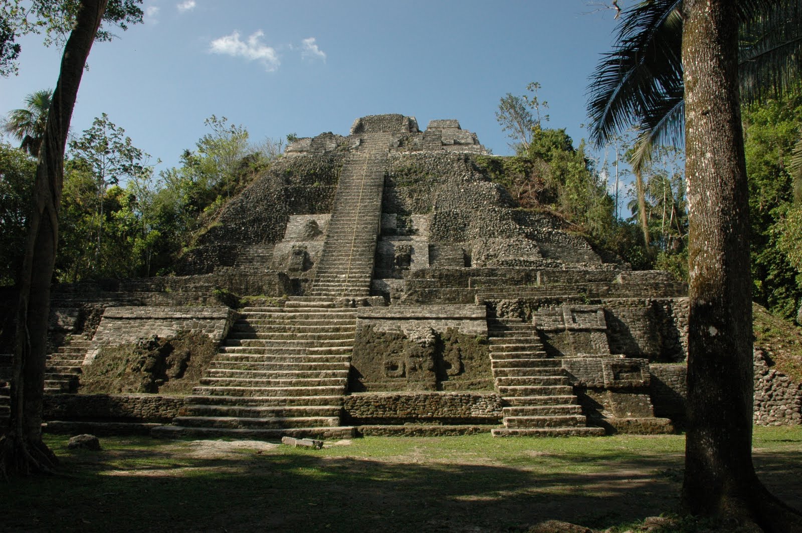 Desde Belice FROM BELIZE: Lamanai, ruinas mayas en el río Nuevo