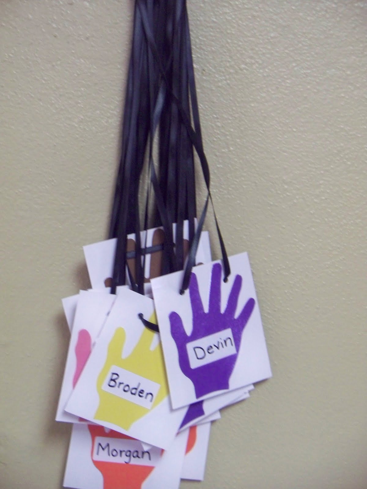 I teach Preschool: Center name Tags and Organization