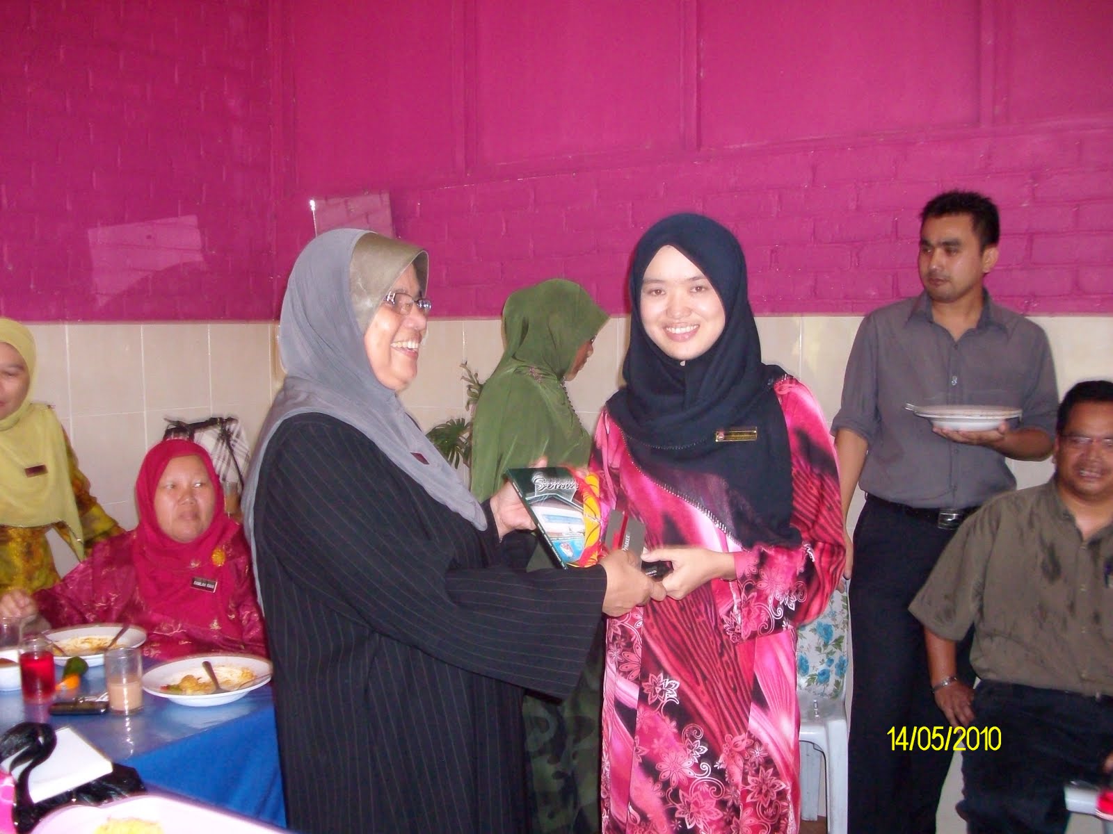 kAmBoH~Na~kOh~: smk TIWA terpahat d hati.......