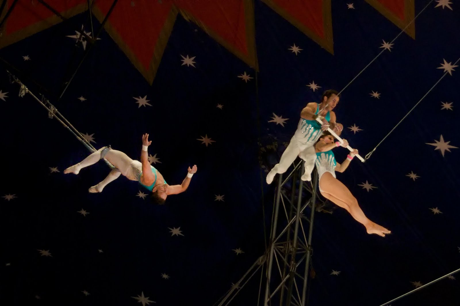 THE BALLOON MAN: CARSON & BARNES CIRCUS NEWS.....