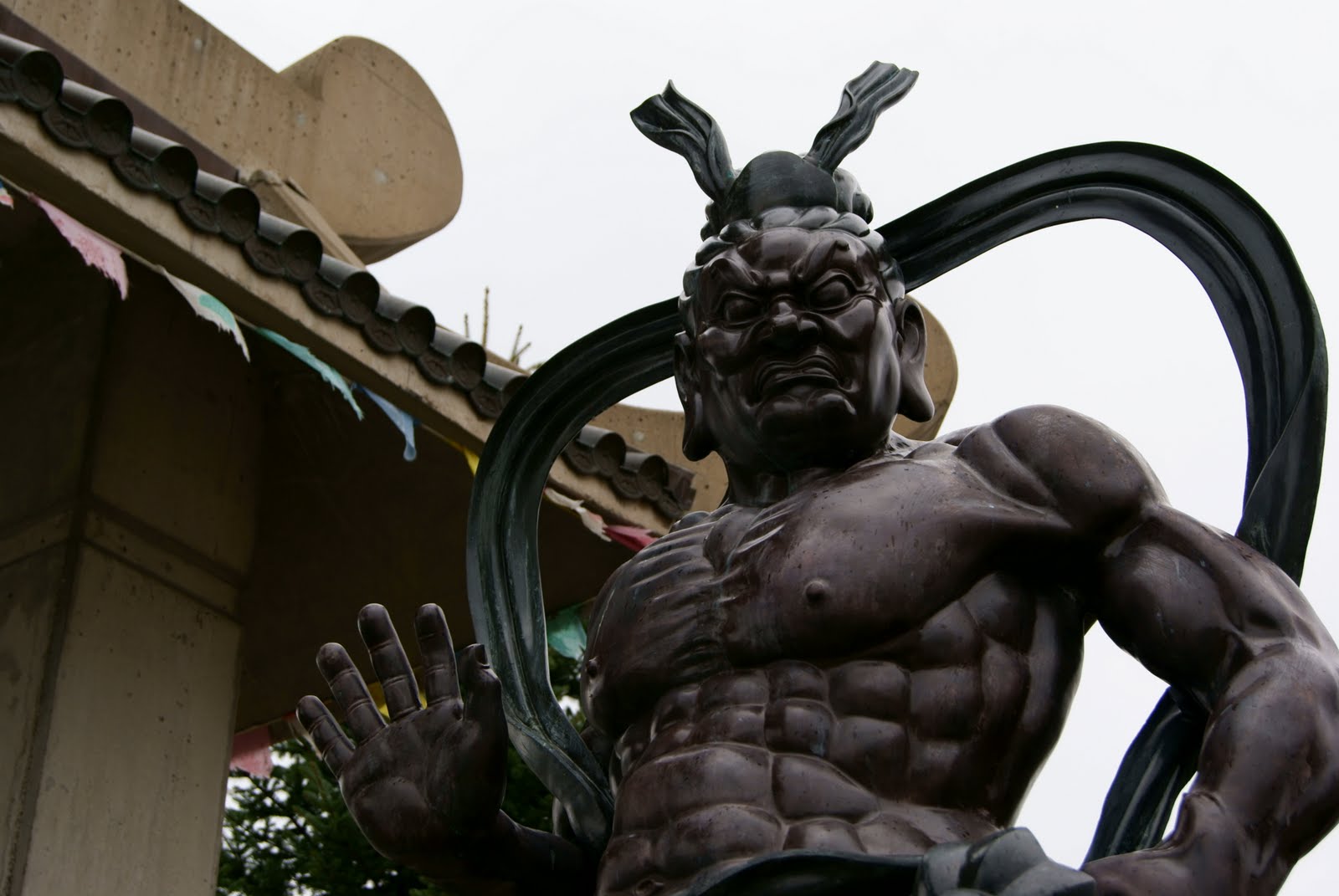 The Single Lens Reflexion: Buddhist guardian statue