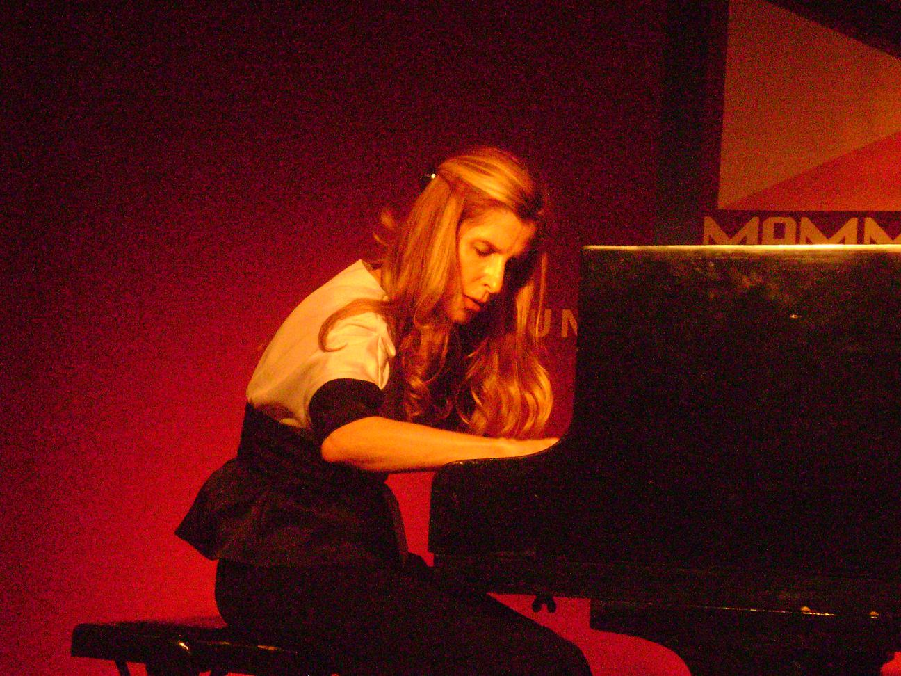 Maria Alice de Mendonça / Performances