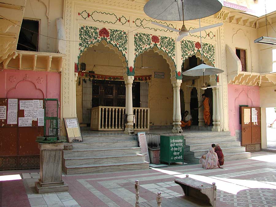 satya's wonderings: Day One--Sri Sri Radha Damodara Mandir