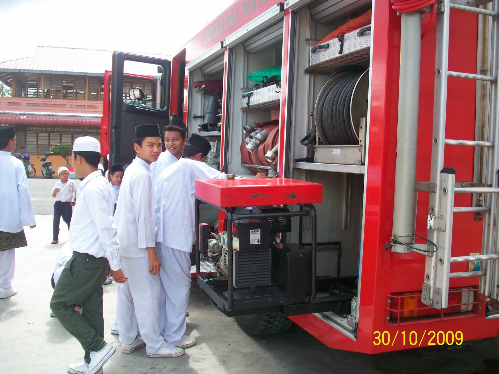 Sek Ren Agama Ar-Ridhwaniah: Pameran Dan Ceramah Kerjaya (Bomba,Polis)