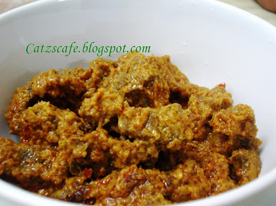 Catz's Cafe: Pulut kuning dan rendang daging unta