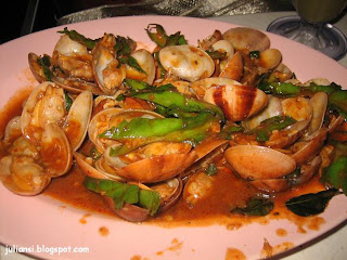 Jules eating guide to Malaysia & beyond: Hartamas Square - Good hawker ...