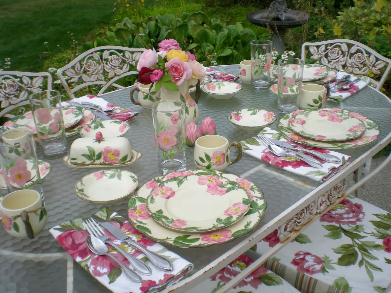 saltbox treasures: Desert Rose Tablescape