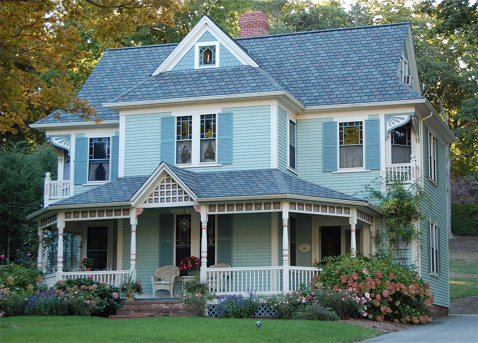 saltbox treasures: A glimpse of New England . . . Cape Cod, Massachusetts